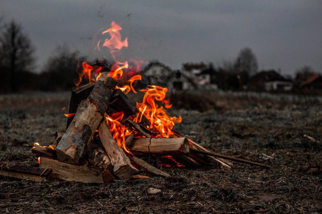 How to Build a Safe Camp Fire – Bog Magazine